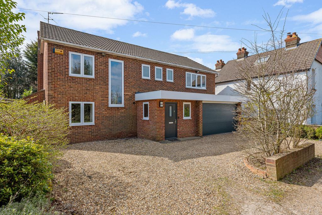 Alexandra Avenue, Warlingham, CR6 5 bed detached house for sale - £850,000