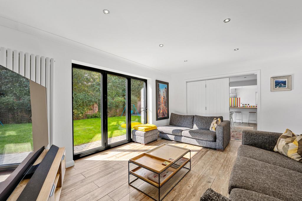 Alexandra Avenue, Warlingham, CR6 5 bed detached house - £850,000