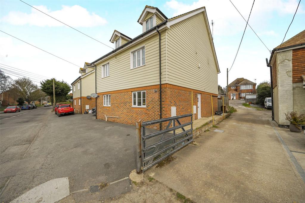 High Street, Lower Stoke, Rochester 4 bed semi-detached house - £350,000