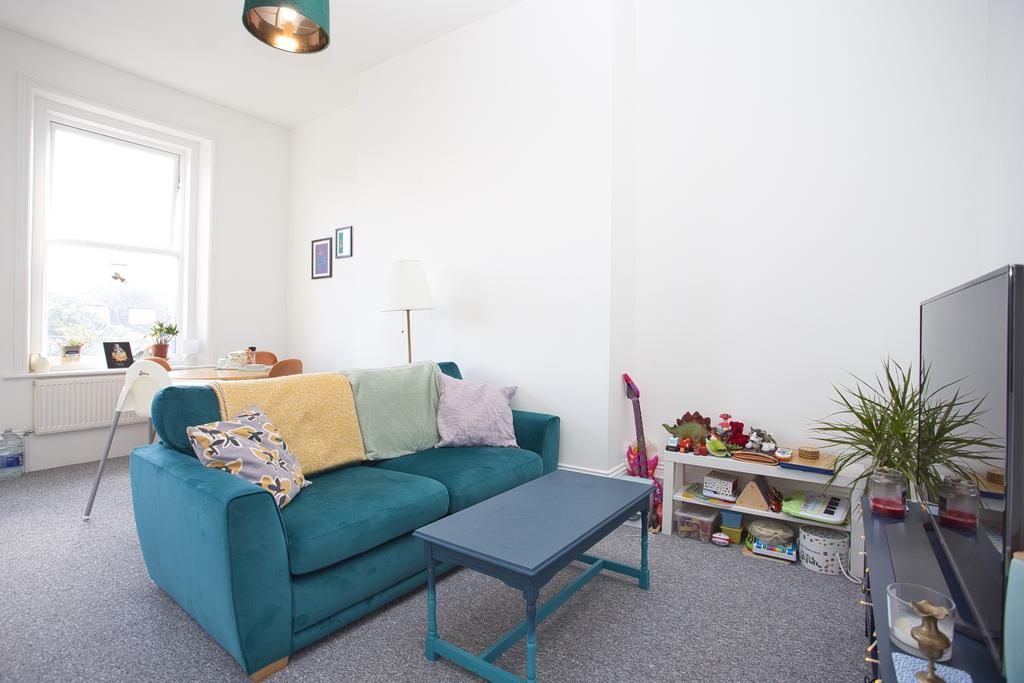 38 Castle Hill Avenue, Folkestone, CT20 2 bed flat - £240,000