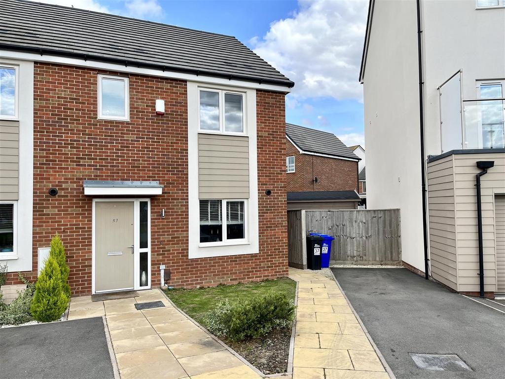 Rowan Drive, Burton Upon Trent DE14 3 bed semi-detached house to rent ...