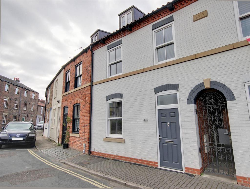 Trinity Lane, Beverley 3 bed terraced house - £280,000