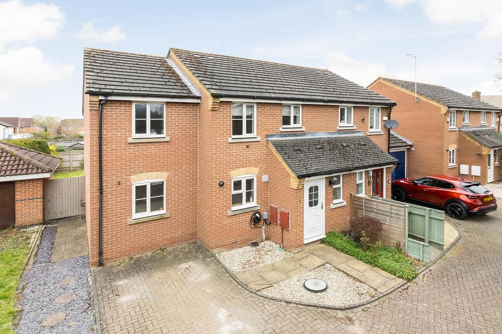 Teescroft, Didcot OX11 3 bed semi-detached house - £425,000