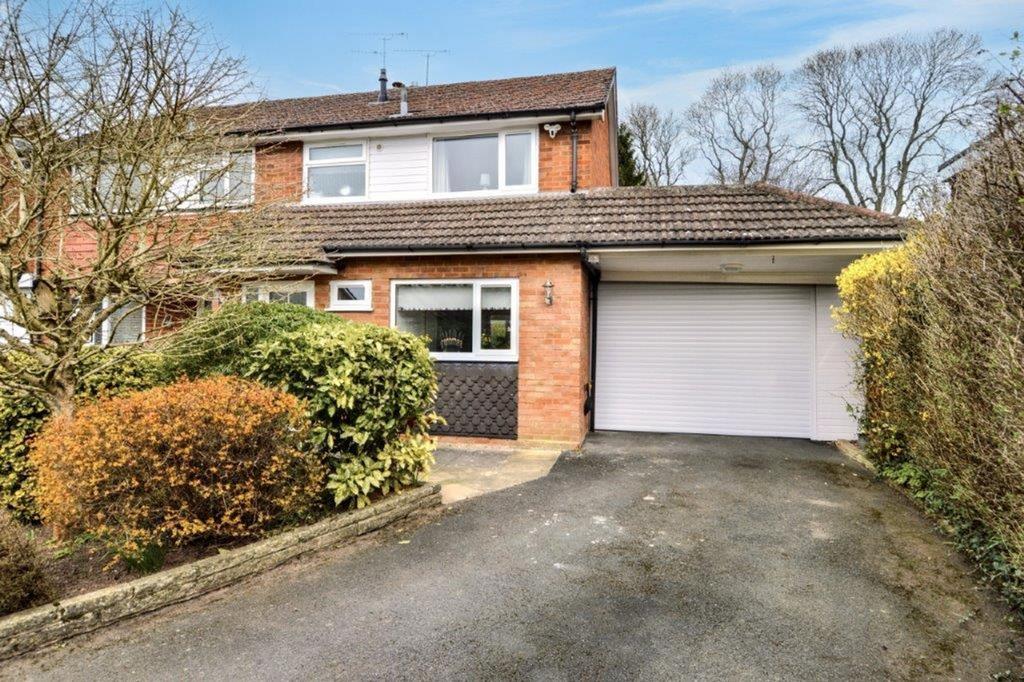 Woodland Close, Wolverhampton WV7 3 bed semi-detached house - £369,000
