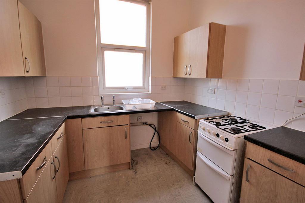 Peel Road, Bootle, Merseyside, L20 4JZ 2 bed apartment - £35,000