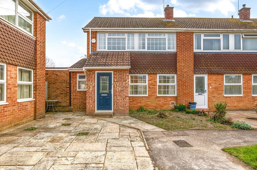 Bransley Close, Hampshire SO51 3 bed end of terrace house - £1,650 pcm ...