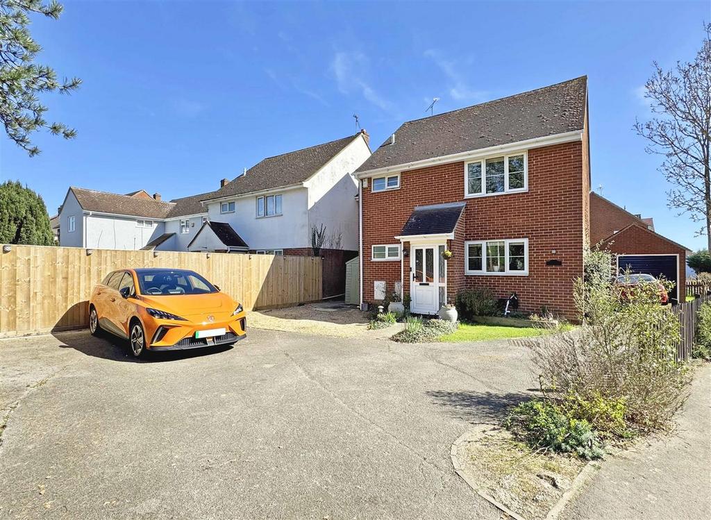 Notley Road, Braintree 4 bed detached house - £450,000