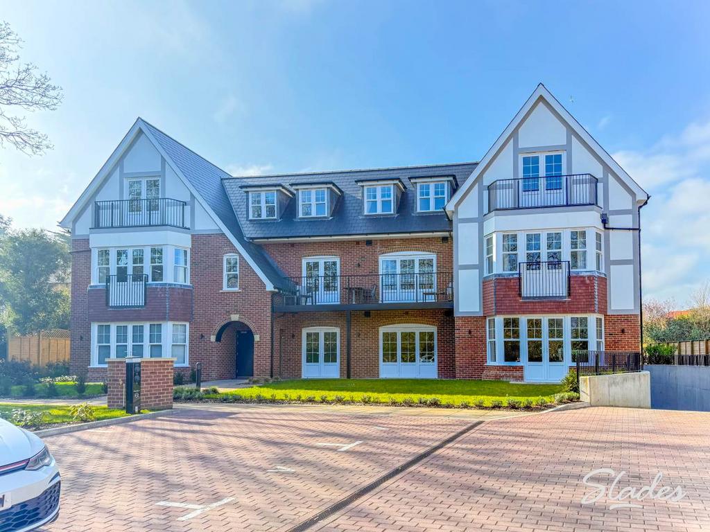 Chewton Farm Road, Walkford, Highcliffe 2 bed flat - £1,895 pcm (£437 pw)