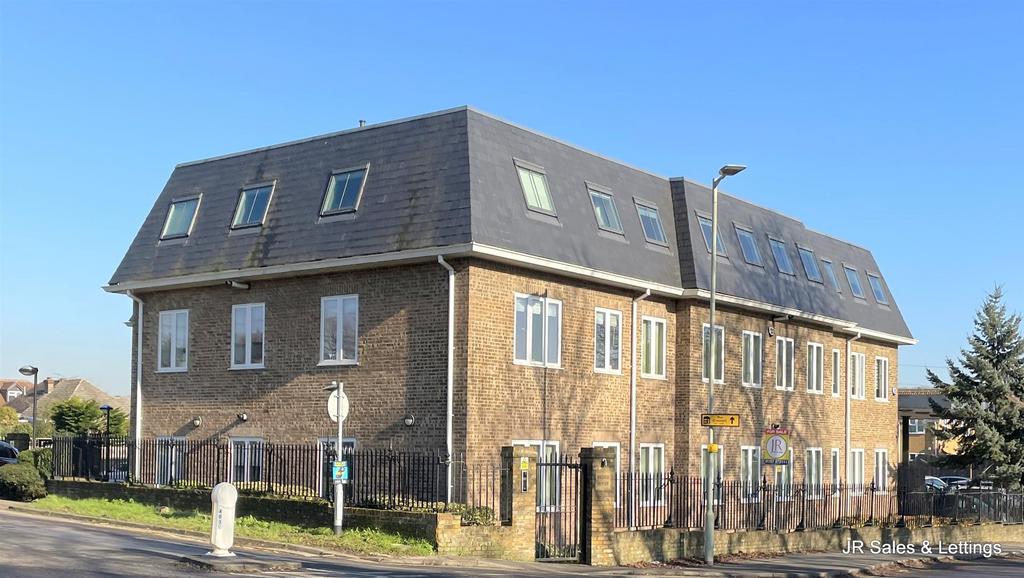 Station Road, Cuffley 2 bed flat for sale - £424,995
