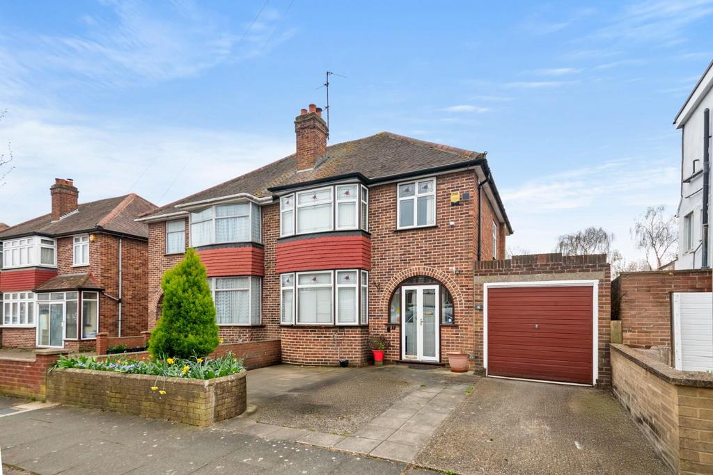 Hughes Road, Hayes, UB3 3AN 3 bed semi-detached house for sale - £650,000