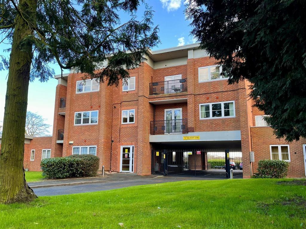 Springfield Road, Sutton Coldfield 2 bed flat for sale - £195,000