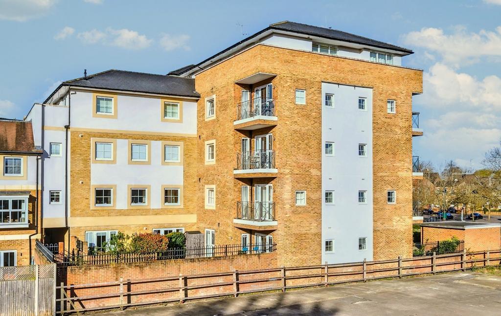 Flambard Way, Surrey GU7 1 bed flat - £245,000
