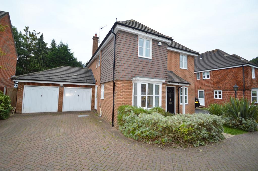 Duchess Grove, Buckhurst Hill, IG9 4 bed detached house - £3,500 pcm (£ ...