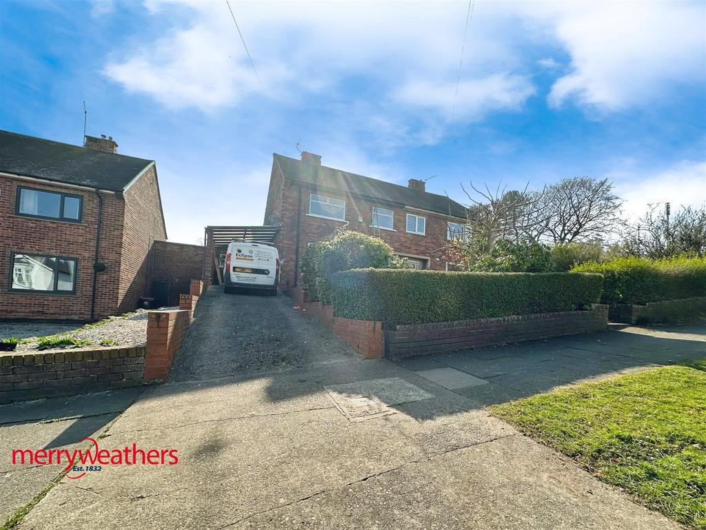 Oakwood Road West, Rotherham 2 bed semi-detached house - £885 pcm (£204 pw)