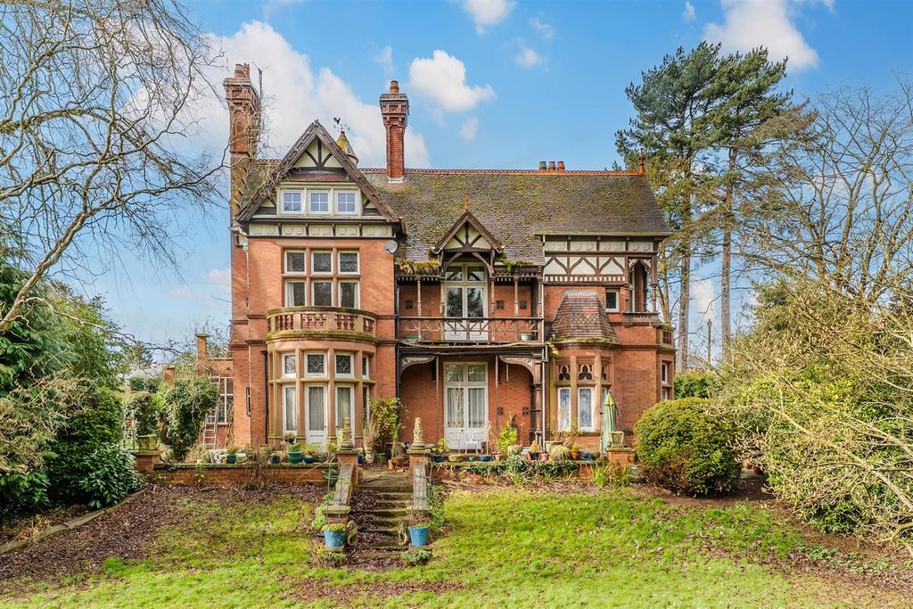 Fairfield Road, Market Harborough 5 bed semi-detached house - £600,000