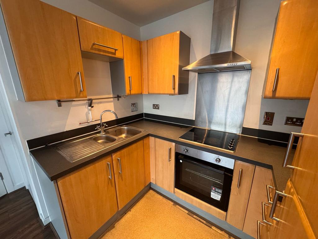 Peebles Court, Croydon CR0 2 bed flat - £1,675 pcm (£387 pw)