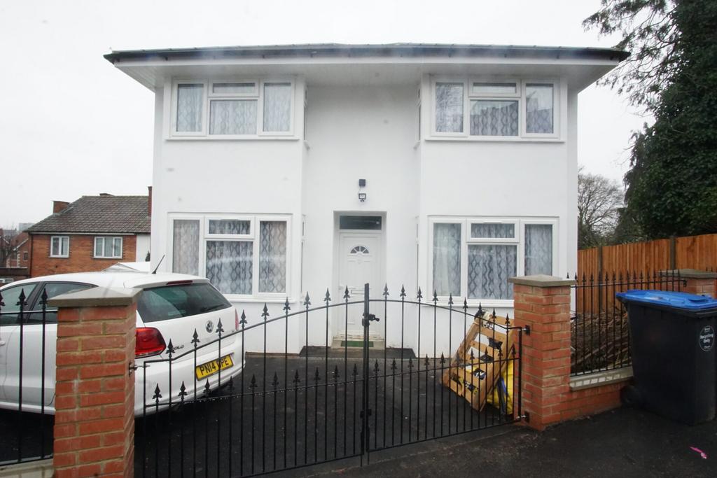 Oakington Manor Drive, HA9 2 bed detached house - £2,700 pcm (£623 pw)