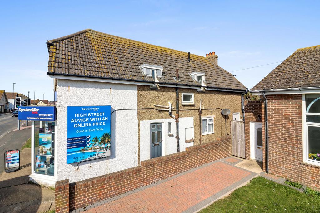 A South Coast Road, Peacehaven 3 bed apartment for sale - £230,000