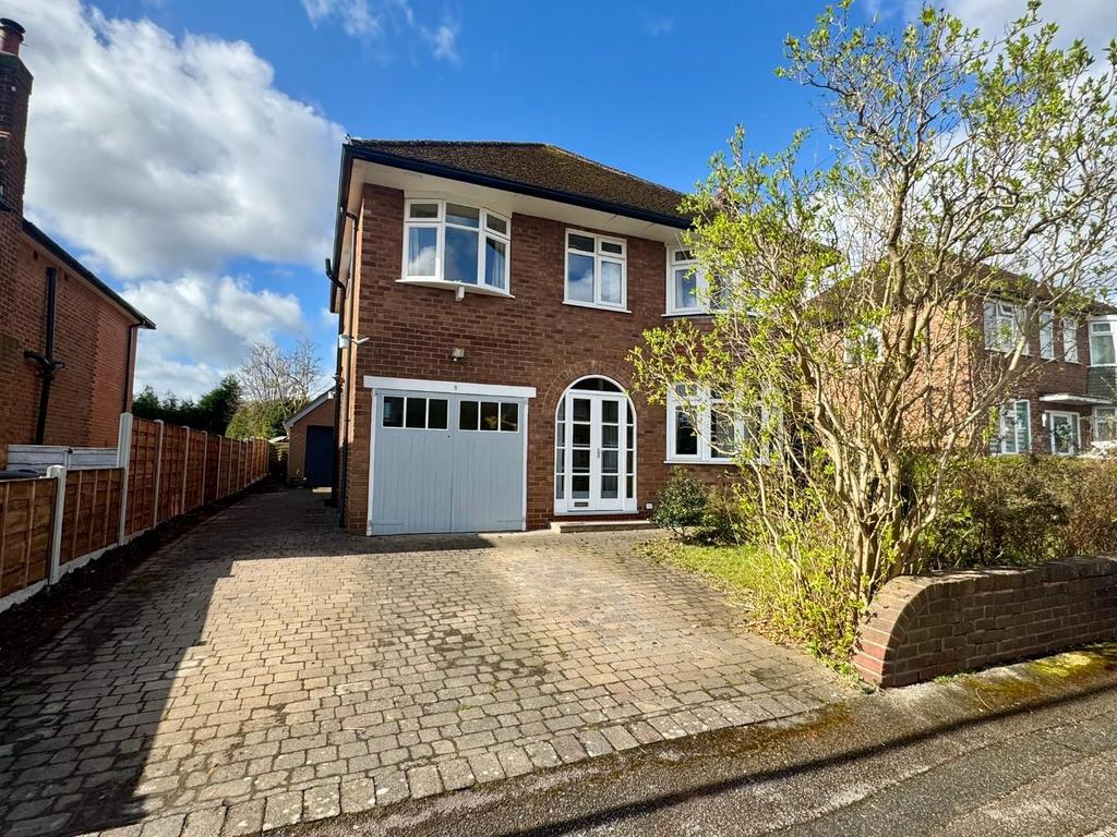 Derwent Drive, Handforth, Wilmslow 4 bed detached house - £475,000