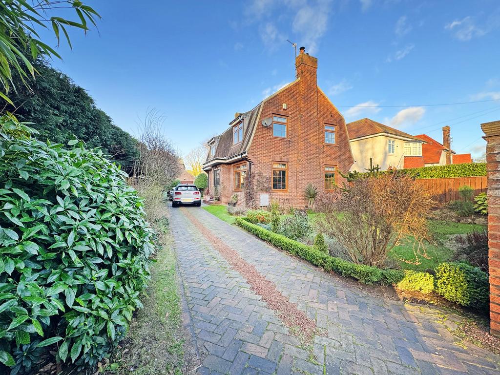 Elwick Road, Hartlepool, TS26 0 4 bed detached house - £400,000