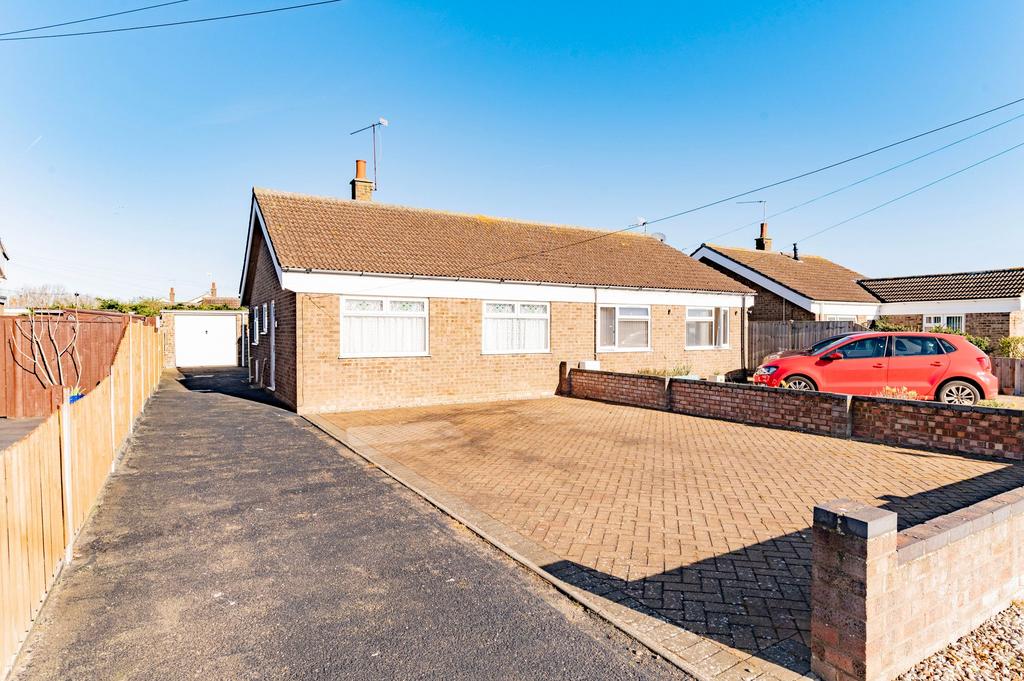 Bluebell Close, Lowestoft 2 bed semi-detached bungalow - £200,000