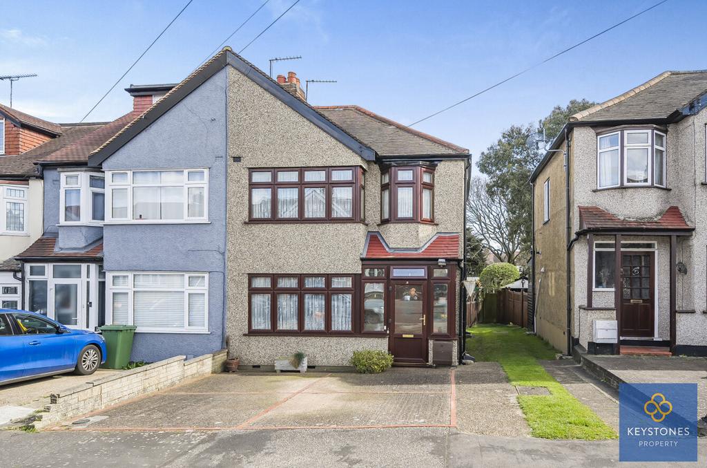 The Drive, Collier Row, RM5 3 bed semi-detached house - £450,000