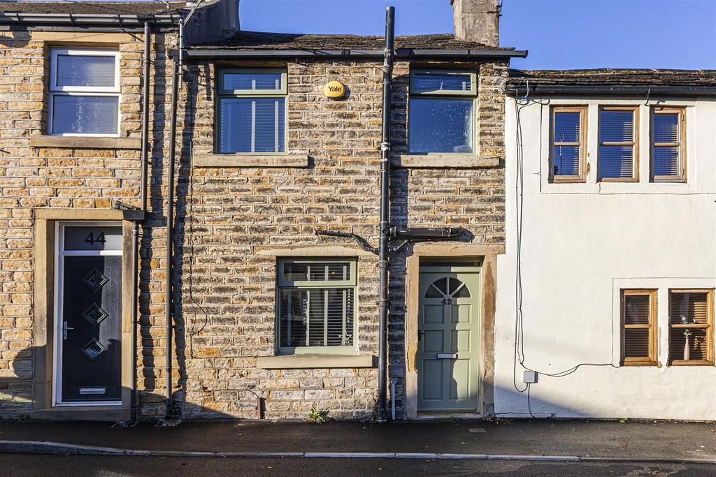 Towngate, Huddersfield HD4 2 bed terraced house for sale - £150,000