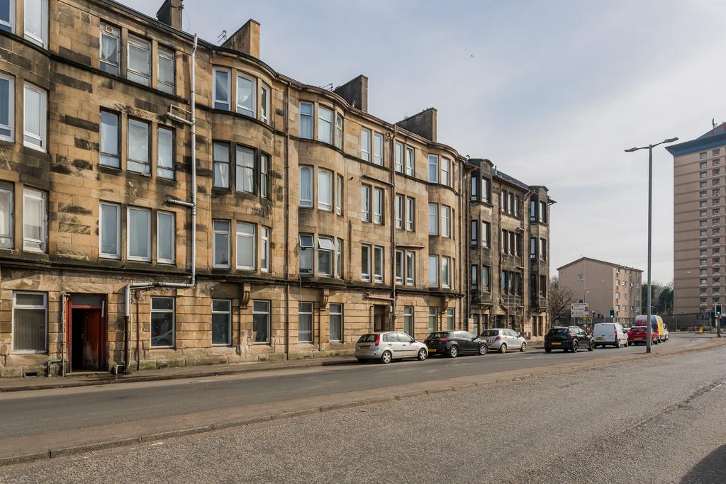 1/2 11 Maxwellton Street, Paisley... 1 bed flat - £40,000