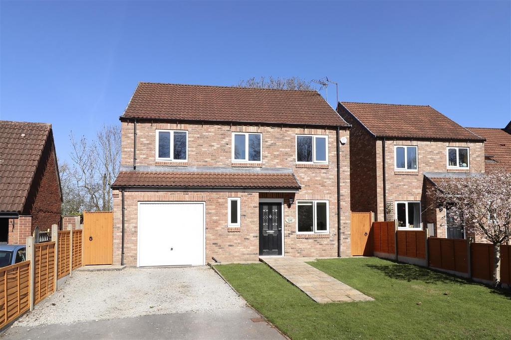 Hart Hill Crescent, Full Sutton, York 4 bed detached house - £325,000