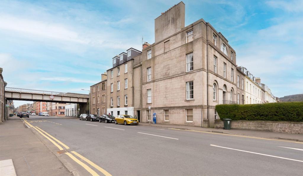 Scott Street, Perth 2 bed flat - £69,995