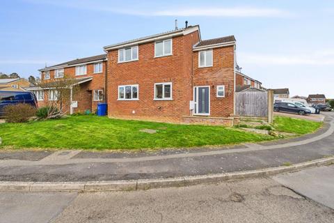 Nightingale Drive, Towcester, NN12 4 bed detached house - £400,000