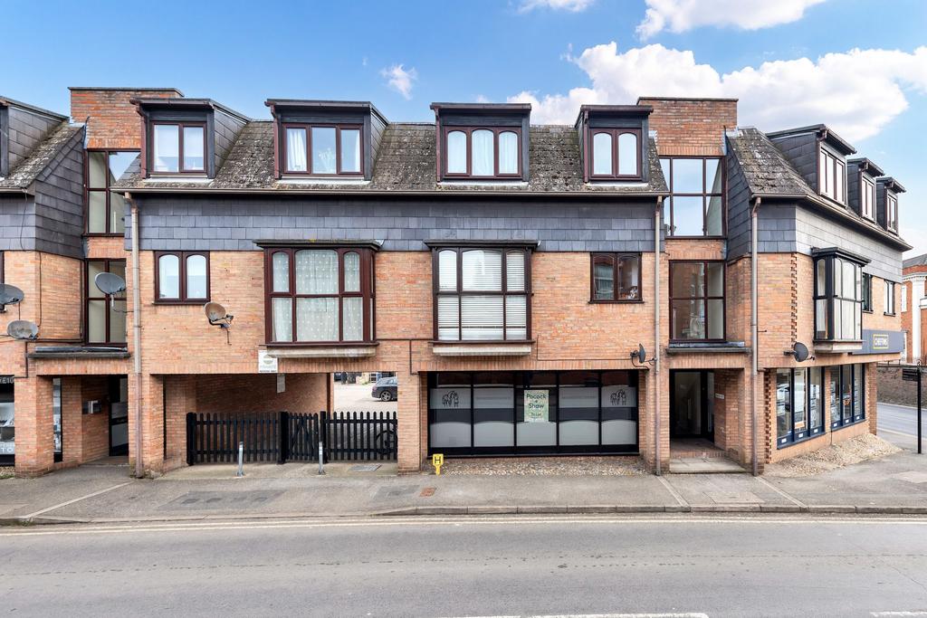 High Street, Newmarket CB8 2 bed flat for sale - £125,000