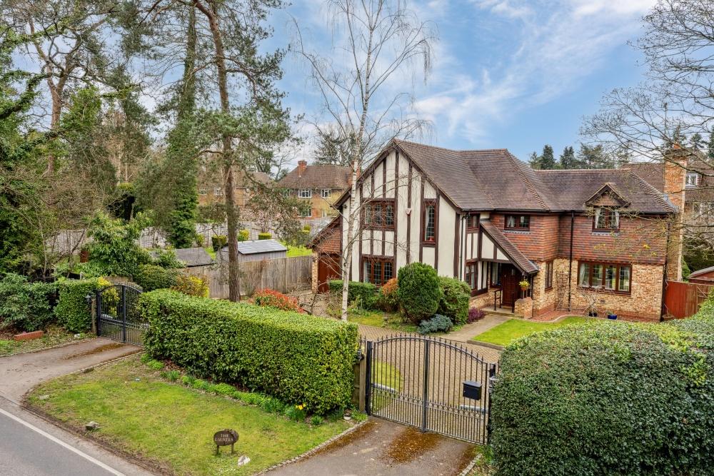 Pinewood Road, Iver SL0 4 bed detached house for sale - £1,075,000