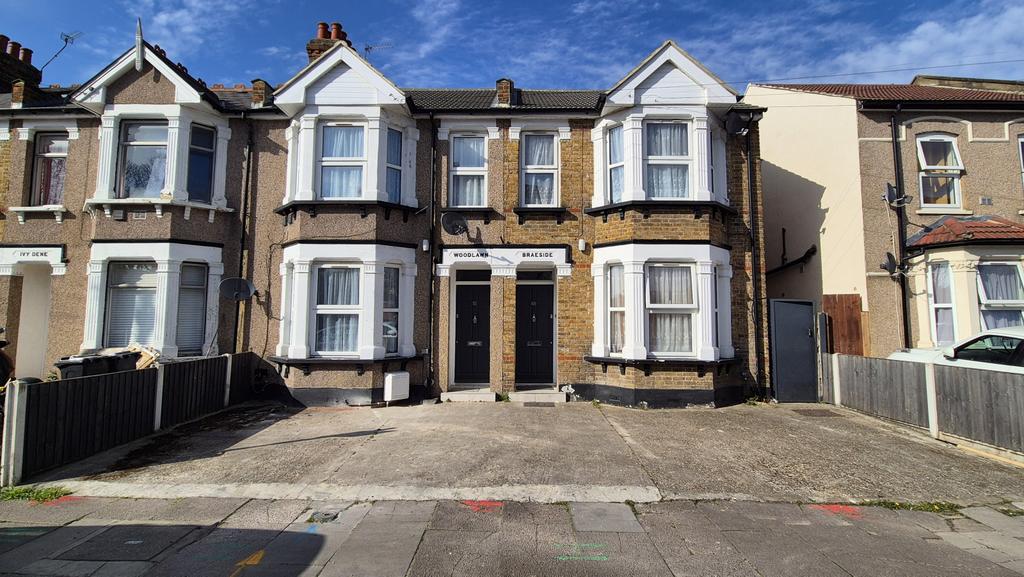 Bulstrode Road, Hounslow, TW3 4 bed terraced house - £2,995 pcm (£691 pw)