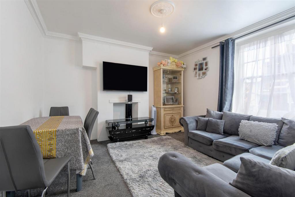 Stanfield House, Marylebone, London NW8 3 bed flat for sale - £525,000