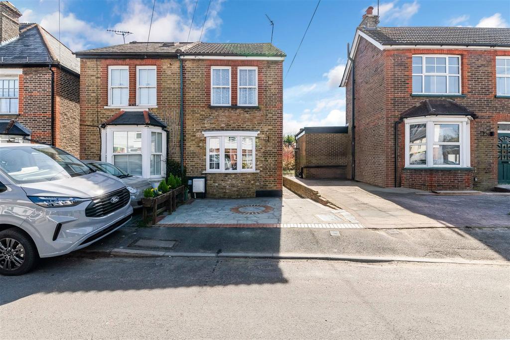 Ferndale Road, Banstead 2 bed semi-detached house for sale - £515,000