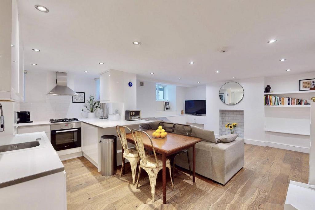 Highgate High Street, Highgate... 2 bed flat - £725,000