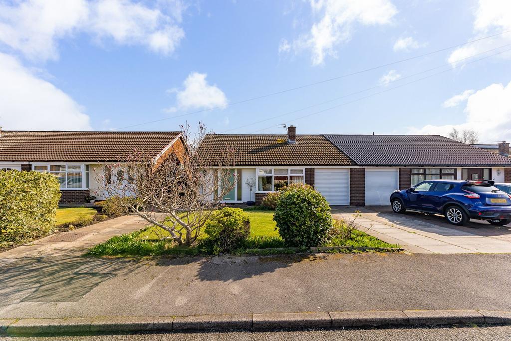 Ellesmere Road, Ashton-In-Makerfield... 3 bed semi-detached bungalow for sale - £200,000