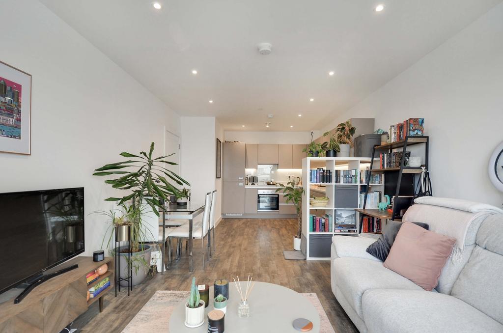 at Hulford Apartments, 445 Woolwich... 1 bed apartment for sale - £360,000