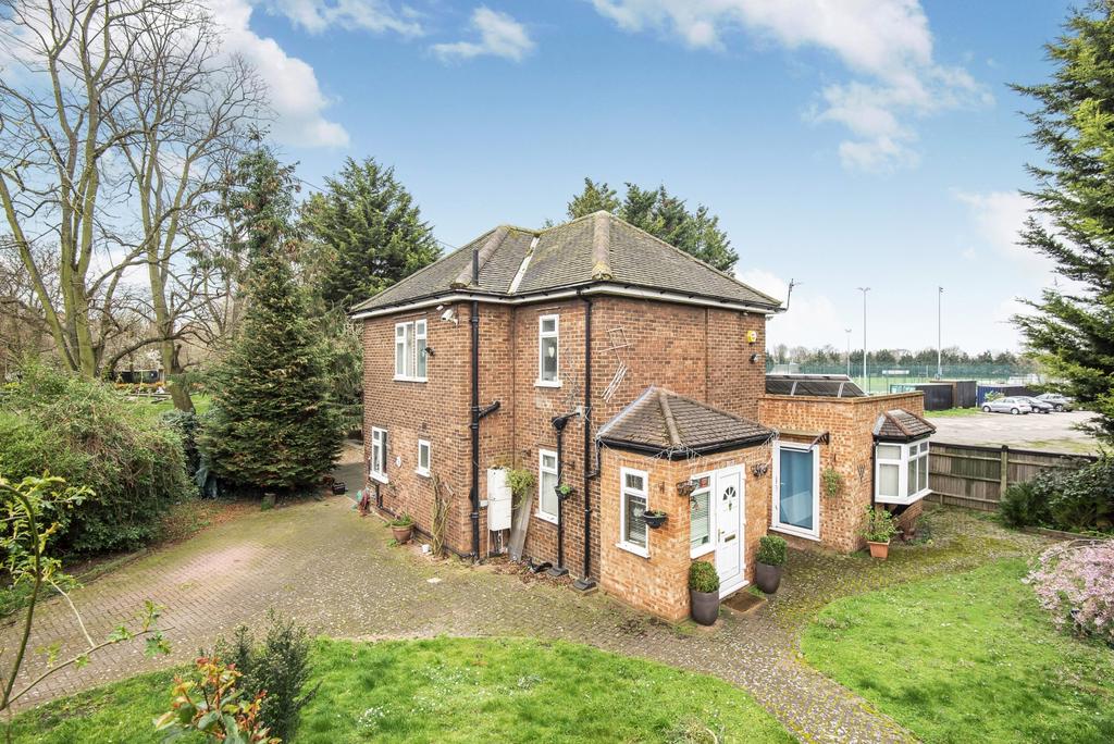 Kidbrooke Lane Eltham SE9 5 bed detached house - £3,200 pcm (£738 pw)