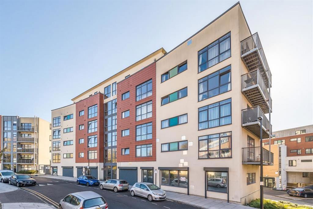 Copenhagen Place, London E14 2 bed flat - £2,249 pcm (£519 pw)