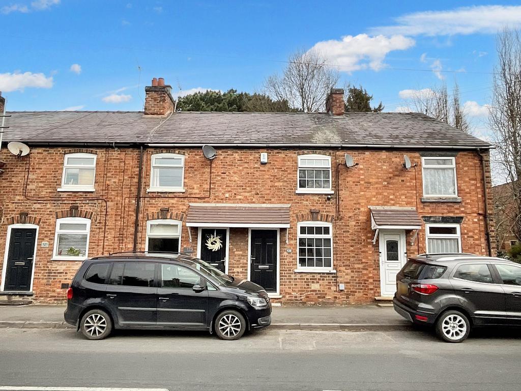 London Road, Nantwich, CW5 2 bed terraced house - £170,000