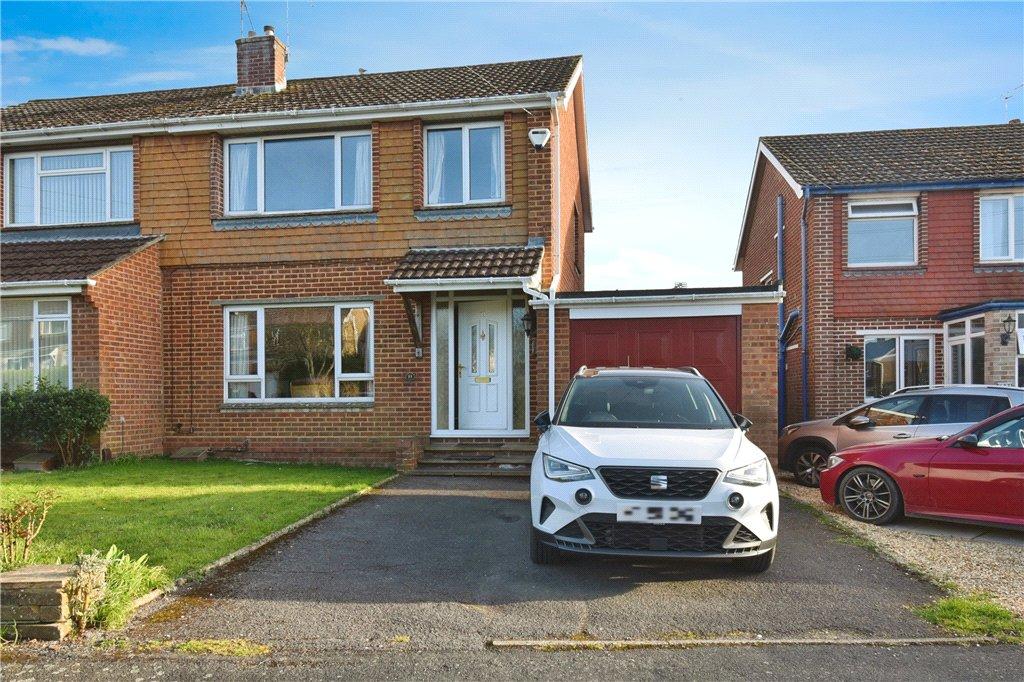 Saxon Way, Romsey, Hampshire 3 bed semi-detached house - £390,000