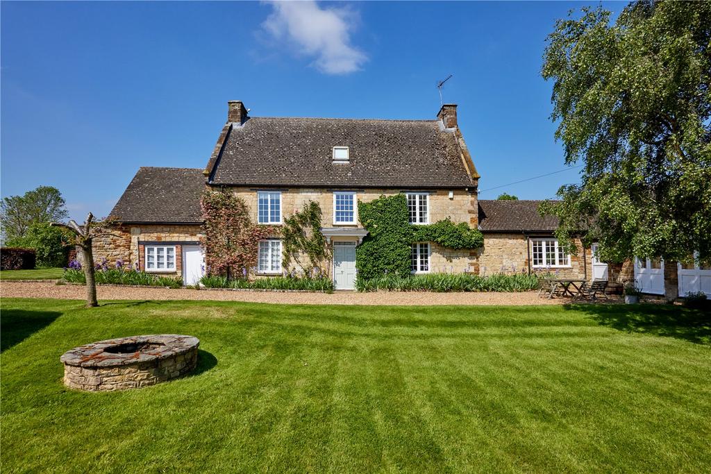 Woodend, Towcester, Northamptonshire... 6 bed detached house - £1,350,000