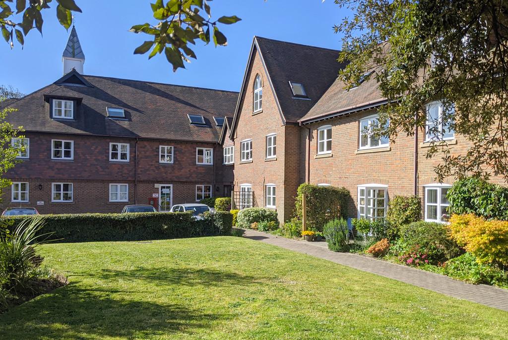 Monmouth Court, Lymington SO41 2 bed apartment for sale - £430,000