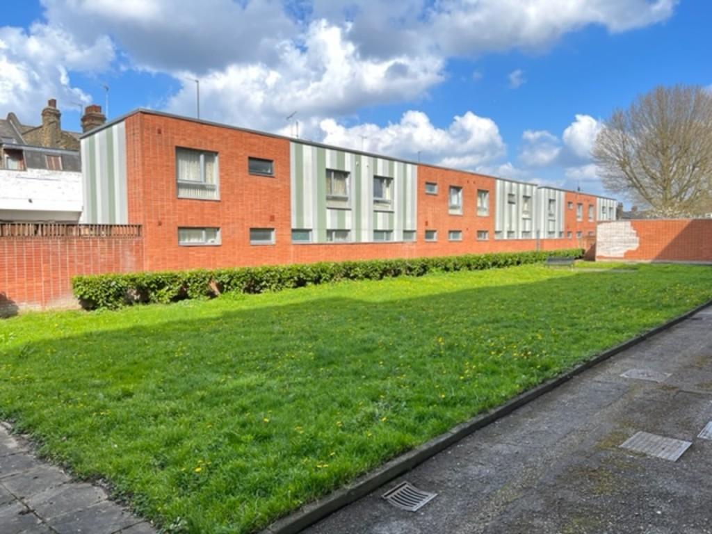 Reed Road, London N17 3 bed maisonette to rent - £2,100 pcm (£485 pw)