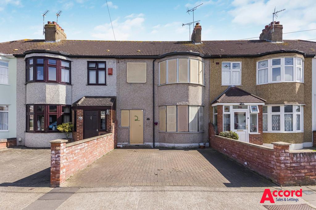 Cross Road, Mawneys, RM7 3 bed terraced house for sale - £460,000