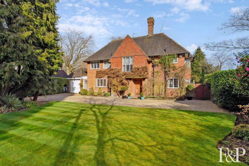 Oval Way, Gerrards Cross 4 bed detached house for sale - £2,250,000