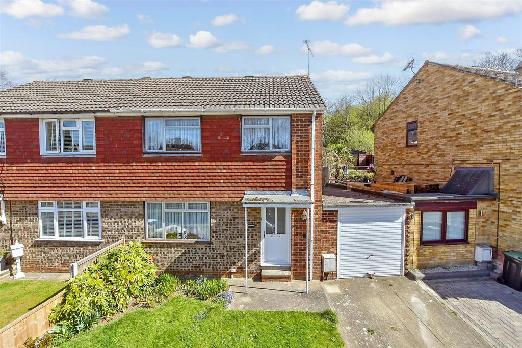 Cobdown Close, Aylesford ME20 3 bed semi-detached house - £224,500