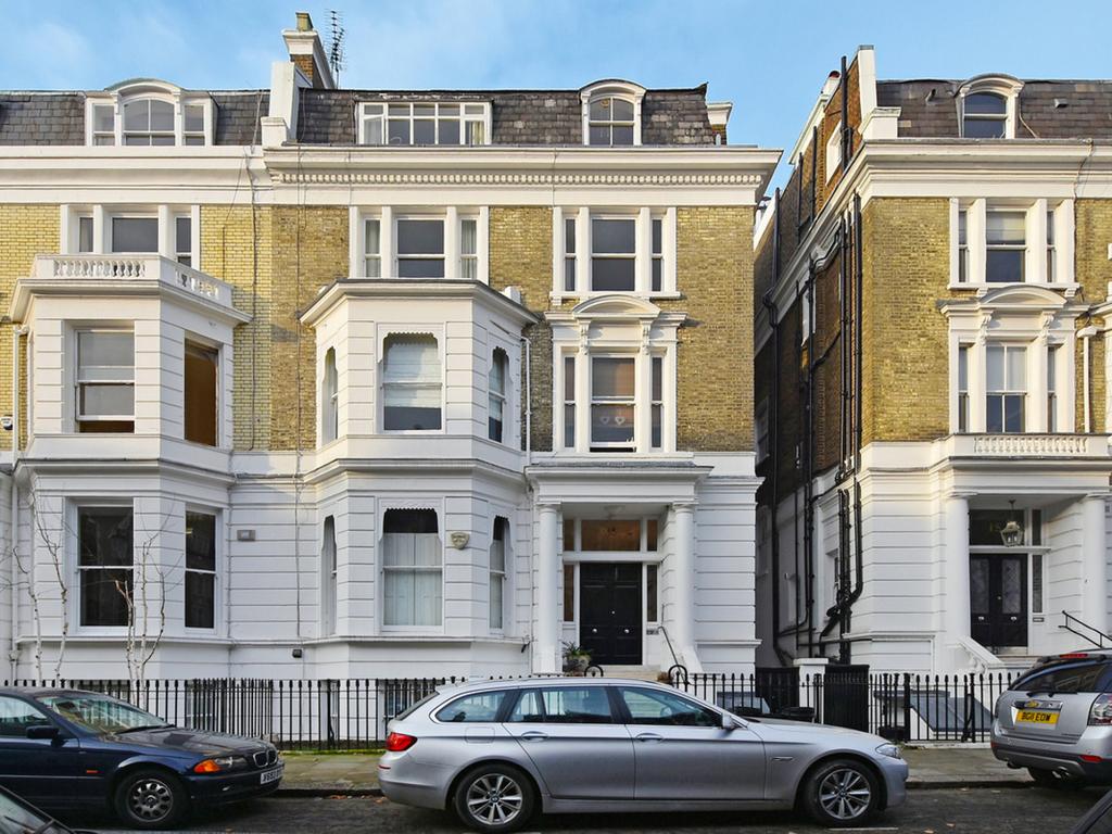 Phillimore Place, London, W8 3 bed apartment - £5,850 pcm (£1,350 pw)